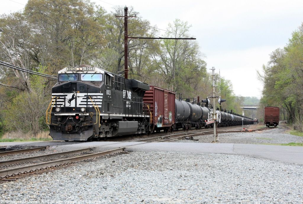 NS 8013 and train 65R